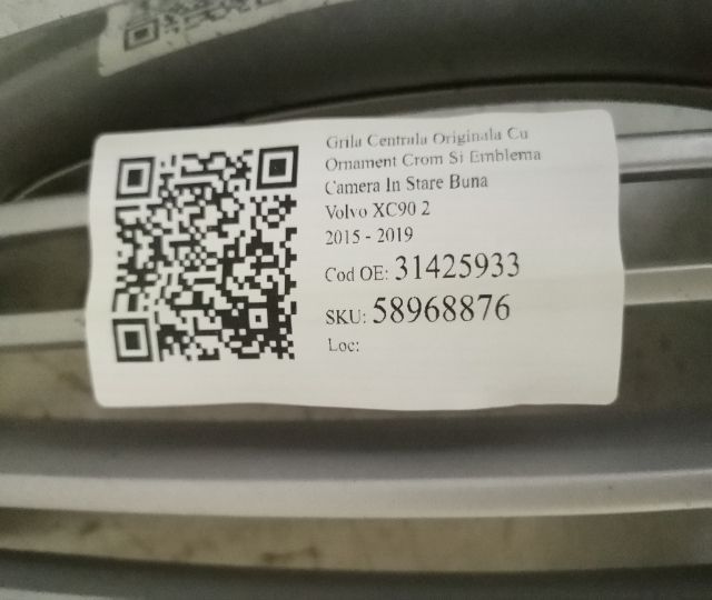 Grila Centrala Cu Ornament Crom Si Emblema Camera Bucuresti Sectorul 6 ...