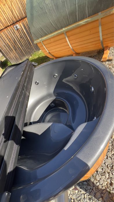 Pachet Sauna și Ciubar jacuzzi 6 persoane Piatra Neamt • OLX.ro