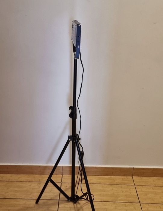 Set reflector led cu stativ telescopic , 12v-50w,220v-50w și 220v-100w ...