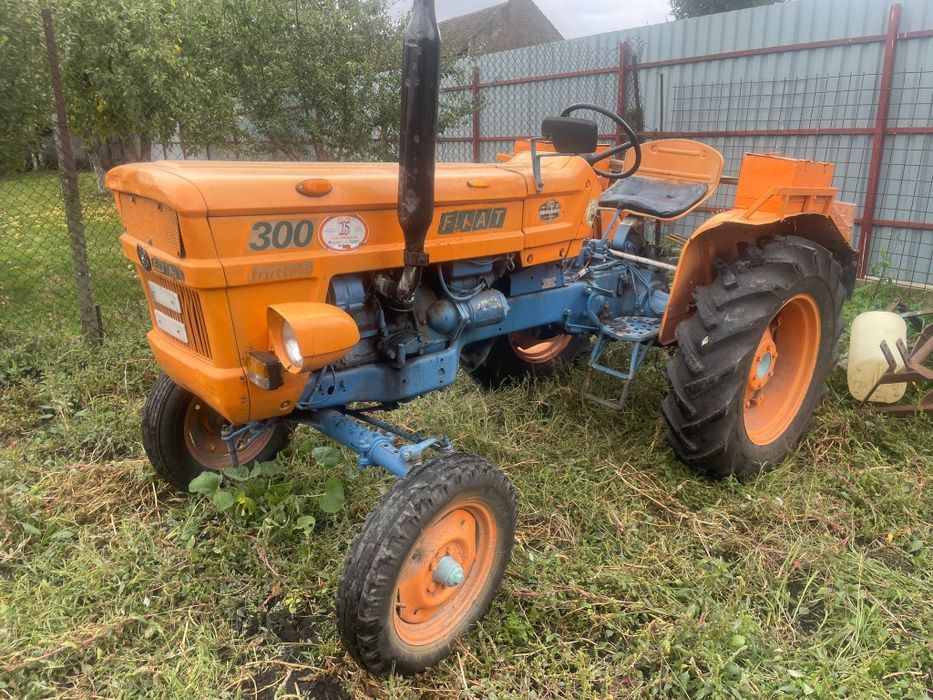 Tractor Fiat 300 30 CP Și presa pentru baloti Harman • OLX.ro