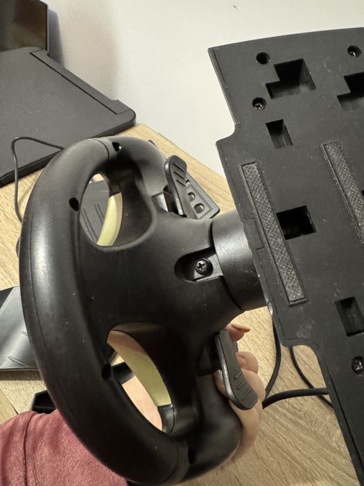 Volan pentru PC/PS2 Genius + pedale Iasi • OLX.ro