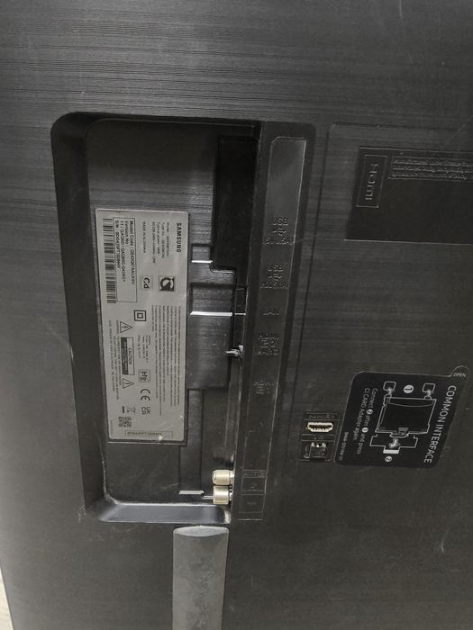 Tv qled cu display spart Samsung q67a Odobesti • OLX.ro