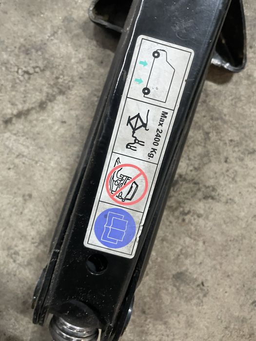 Coarba / cheie roti + cric Peugeot 407 Transporter vito dubita Pitesti ...