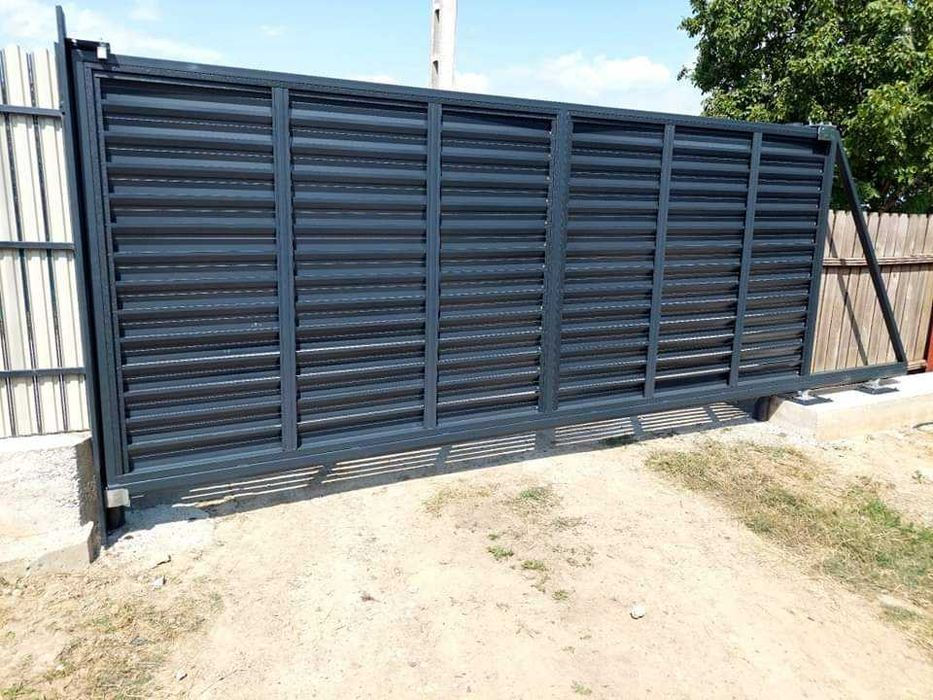 Garduri si porti din panou stil jaluzea de diferite modele la comanda ...