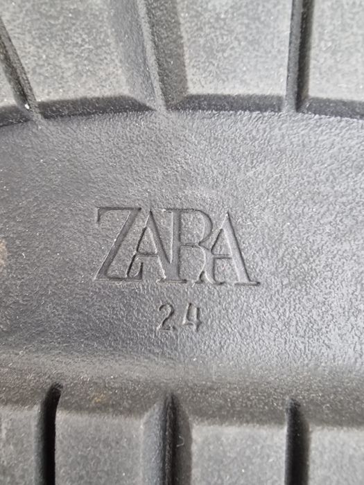 Ghete Zara băiețel ,nr 24 Chiselet • OLX.ro