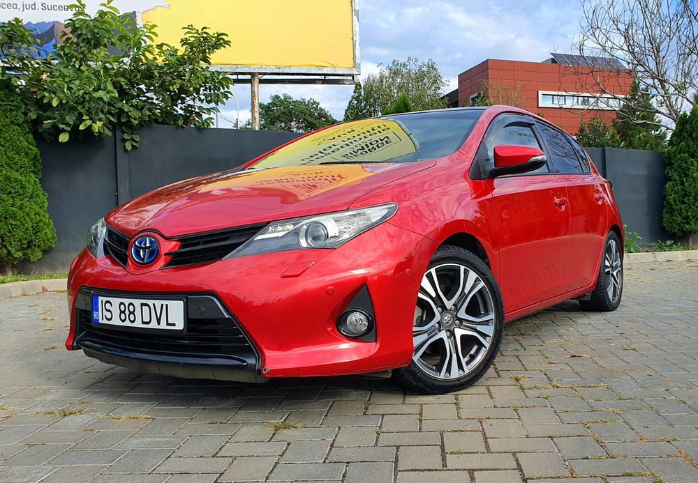 Toyota Auris 1.8 VVT-i Hybrid Automat CVT Iasi • OLX.ro