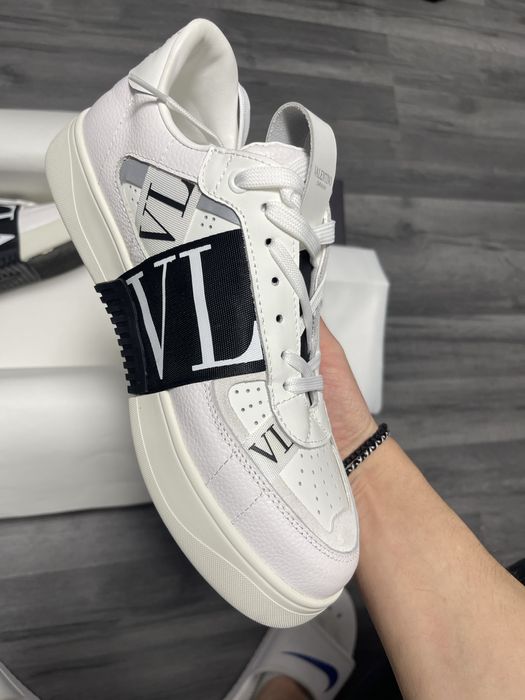 Vand Adidasi Valentino Timisoara • OLX.ro