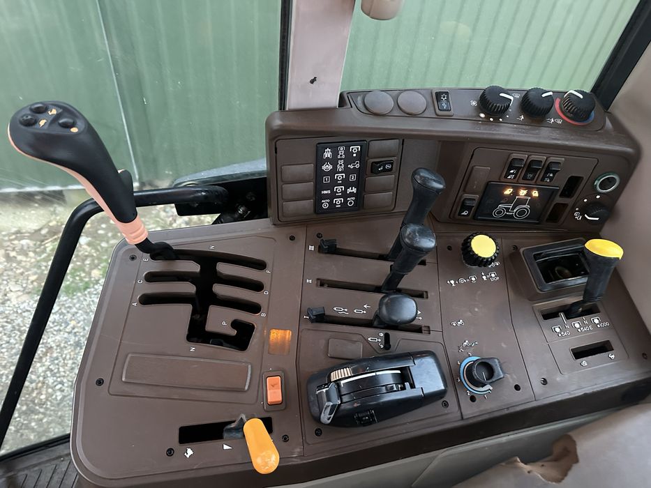 Tractor John Deere 6320 cu clima 2003 cutie manuala Livada • OLX.ro