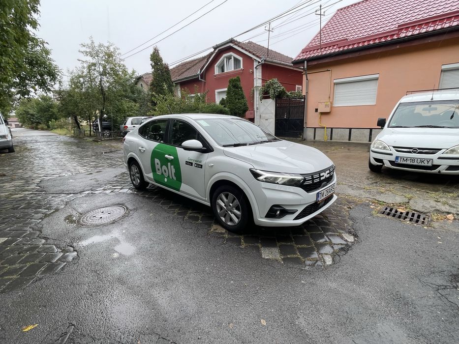 Inchiriez Logan 2023 cu colant Bolt Timisoara • OLX.ro