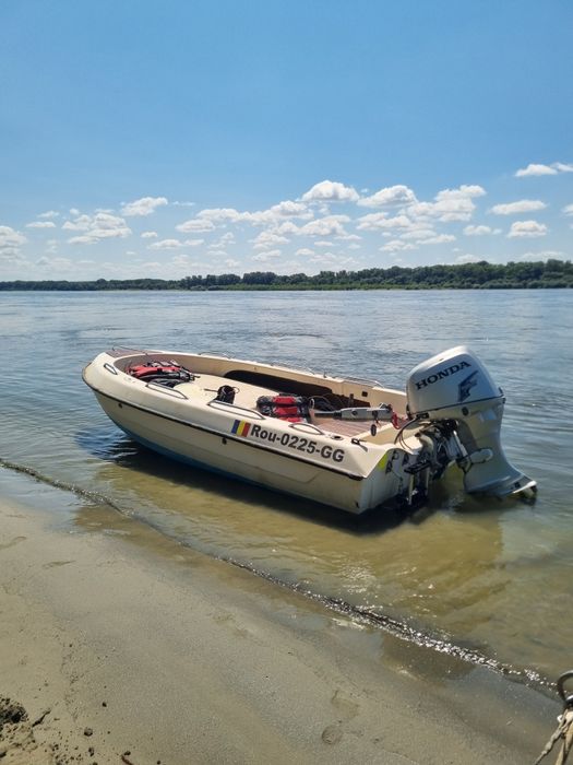 Barca Salupa cu motor Suhaia • OLX.ro