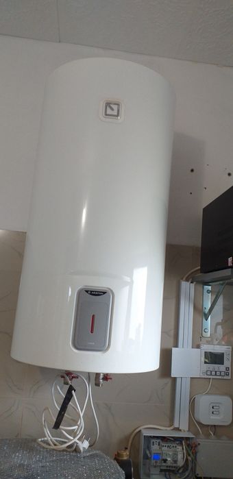 Boiler electric Ariston Lydos 100l Oradea • OLX.ro
