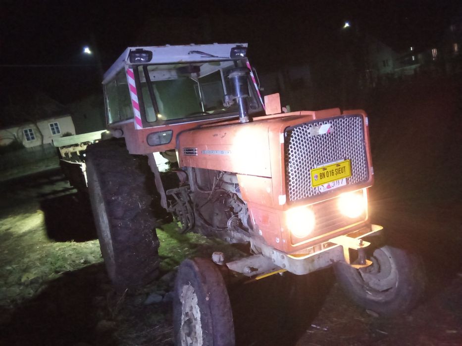 Vând tractor 55 cp in 4 pistoane motor Perkins Bistrita • OLX.ro