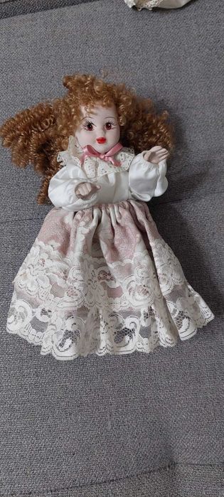 Papusi de colectie din portelan și Arad • OLX.ro