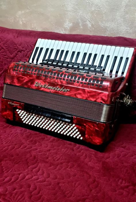 Acordeon Weltmaister Meteor 120 Romanesti • OLX.ro