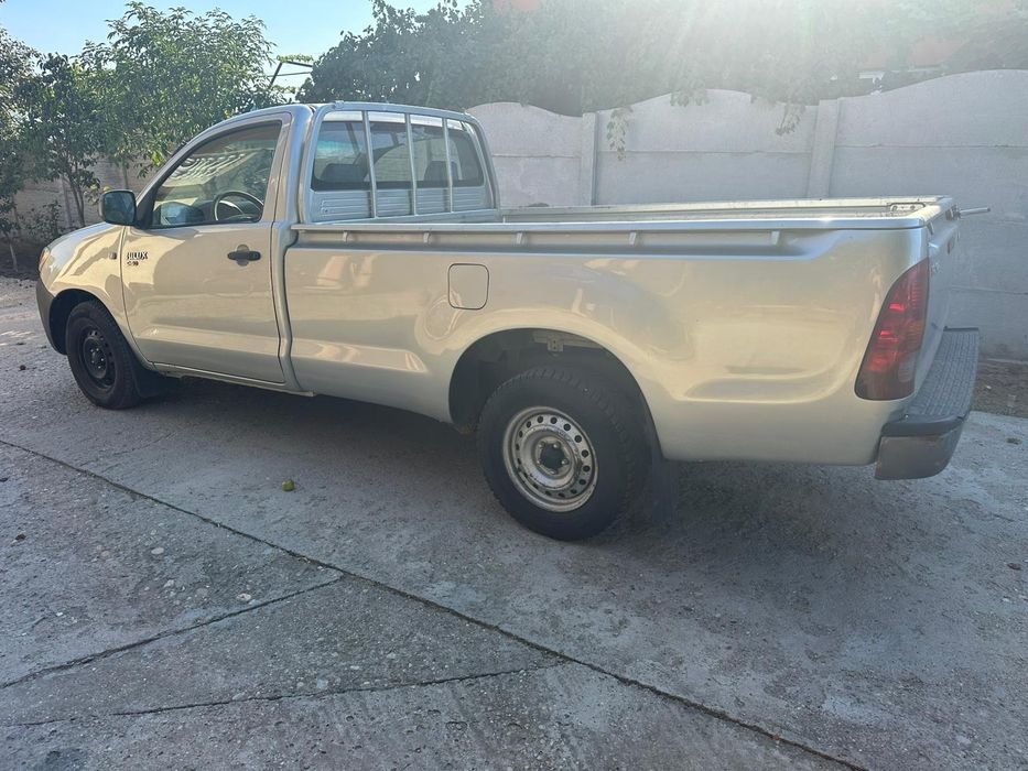 Toyota Hilux 4x2 Diesel,2 locuri,Autoutilitara Cosoveni • OLX.ro