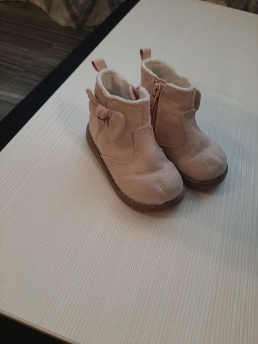 Ghetute hm 22, cizme lupilu 22, geaca pepco 86 Crevedia • OLX.ro