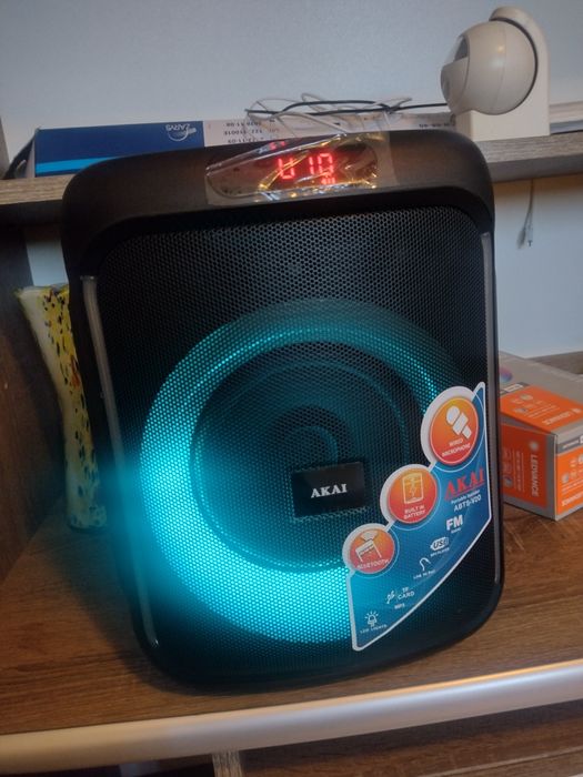 Vand boxa portabila akai cu microfon nou Satu Mare • OLX.ro