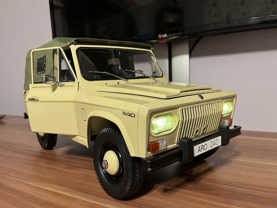 Macheta Aro 240 - scara 1:8 Bucuresti Sectorul 3 • OLX.ro