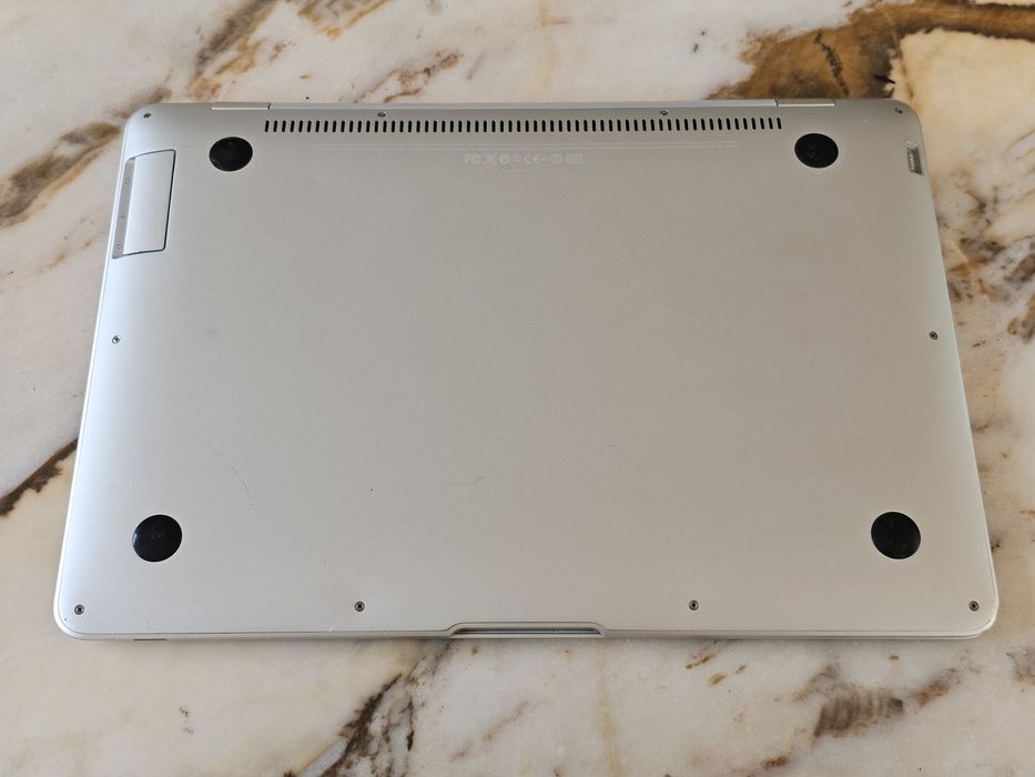 Macbook air 13'3 inch a1237, baterie noua cu factura Alba Iulia • OLX.ro