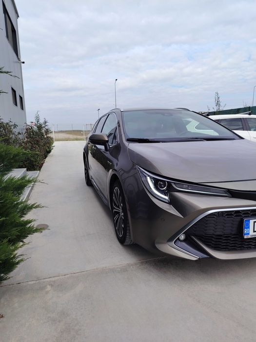 Vand Toyota Corolla Hibrid 1.8 Ghercesti • OLX.ro