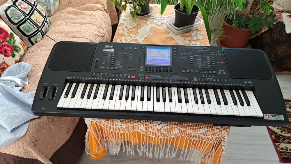 Vînd orgă yamaha psr 6000 arată bine și funcționează foarte bine e ok ...