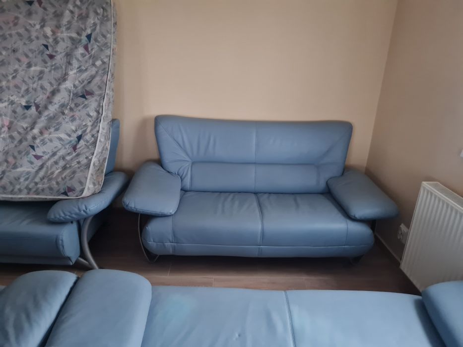 Canapele si fotolii din piele naturala bovina Lotrioara • OLX.ro