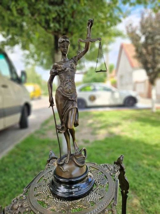 Statueta din bronz Arad • OLX.ro