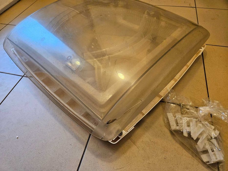 MPK VisionVent Pro trapa rulota 40 x 40 caravana luminator Bucuresti ...