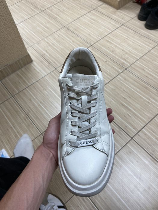 Adidasi guees barbati Oltenita • OLX.ro