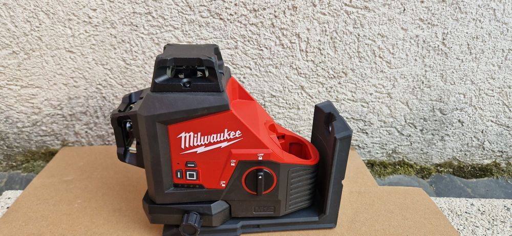 Milwaukee nivela 3d pe acumulatori Maureni • OLX.ro