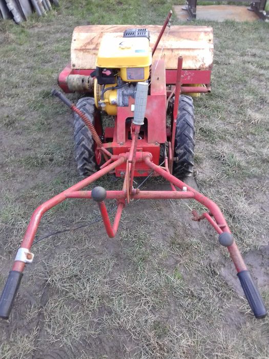 Masina multifunctionala cu perie rotativa pt curatat/maturat Timisoara ...