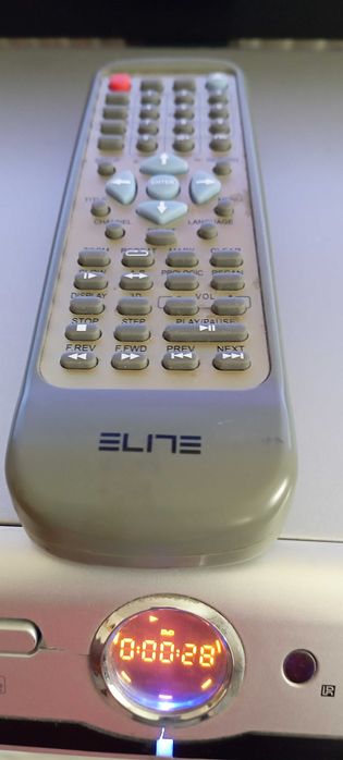 ELITE DVD плейър с дистанционно и 40 ДВД диска гр. Добрич Автогара • OLX.bg