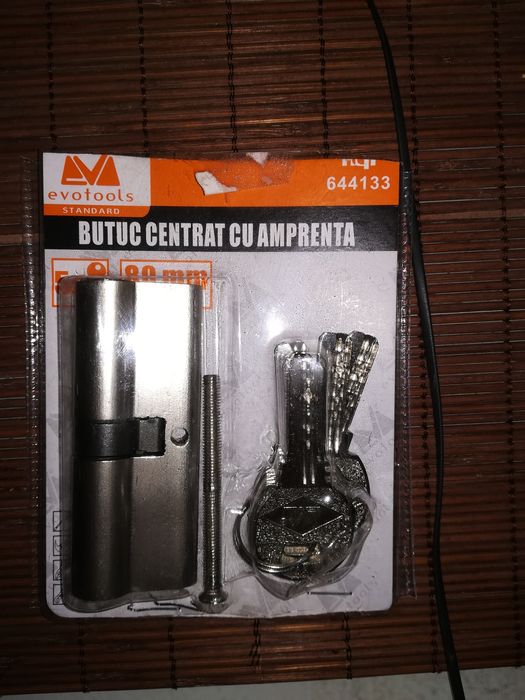 Vând butuc yala ușa metalica Focsani • OLX.ro