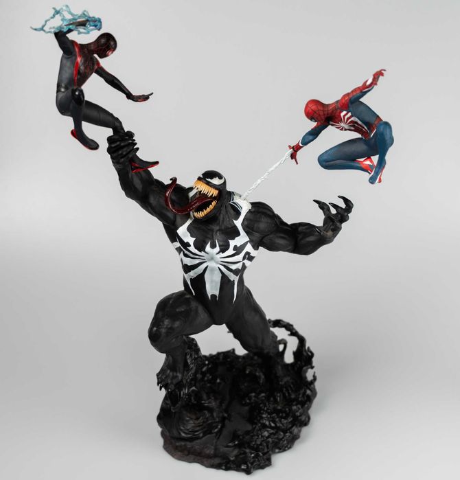 Spider-Man 2 PS5 Collectors edition Figurine Venom + hard case гр ...