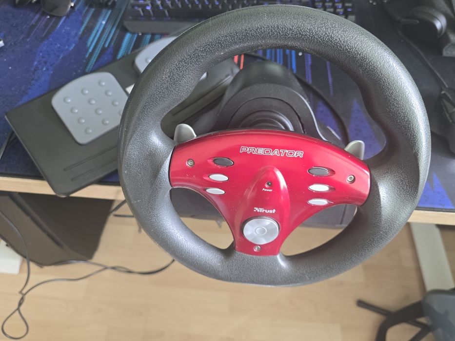 Волан Trust Predator гр. Перник Ладовица • OLX.bg