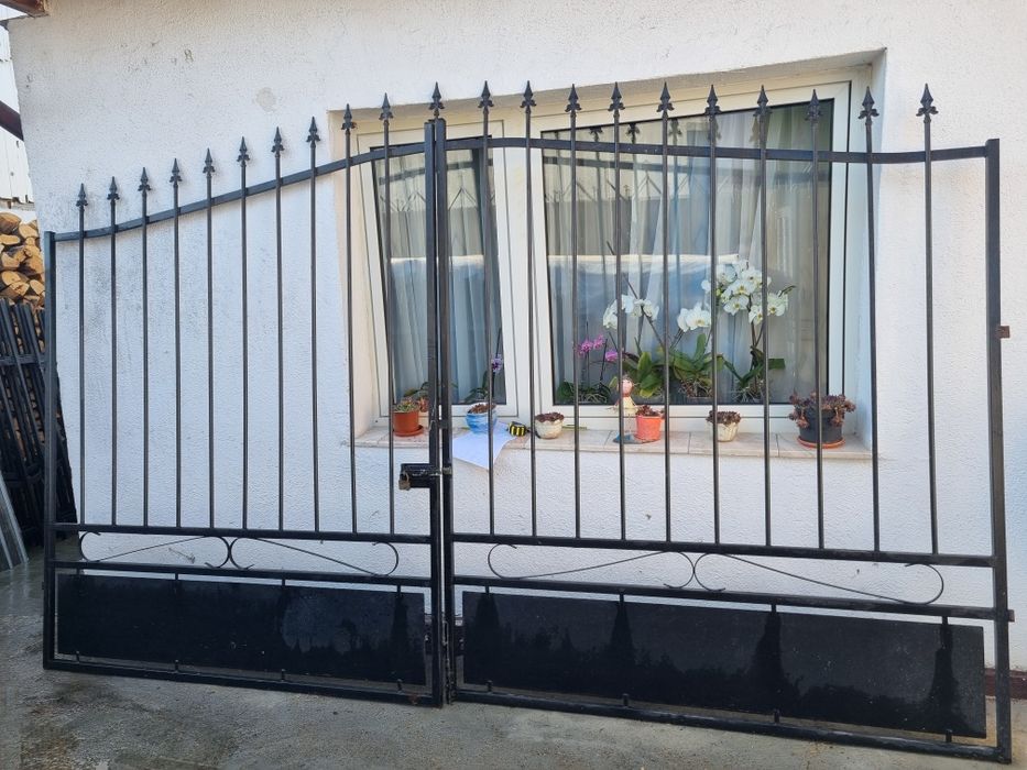 Poarta dubla din fier Onesti • OLX.ro