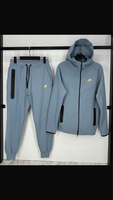 Trening nike tech premium Calarasi • OLX.ro