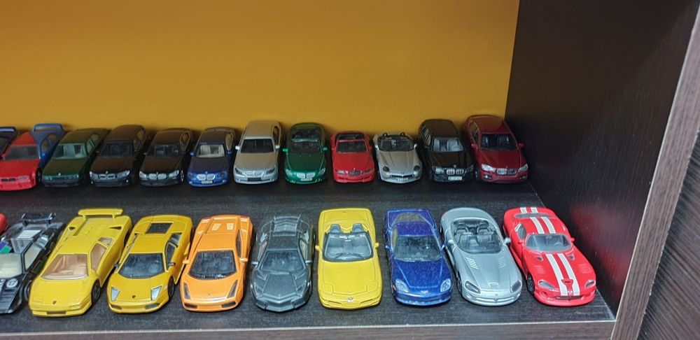 Machete auto Bburago 1/43 Bmw, Mercedes, Porsche, Audi, Ferarri, Baia ...