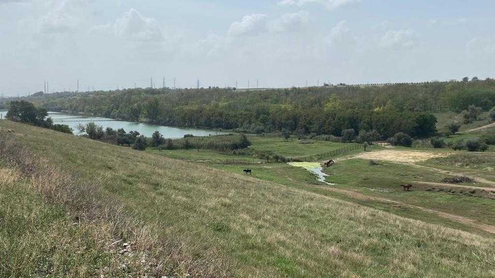 Lot CASA - Priveliste deosebita spre lac Galati • OLX.ro