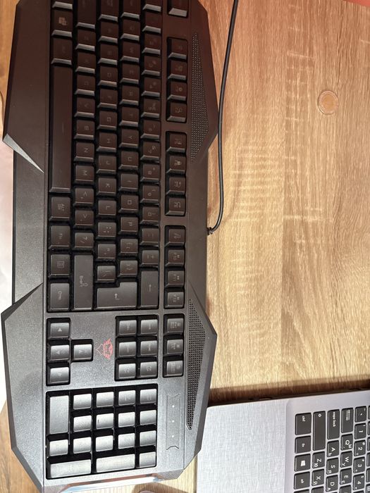 Asus Vivobook 15 + GXT мишка и клавиатура гр. Горна Оряховица • OLX.bg