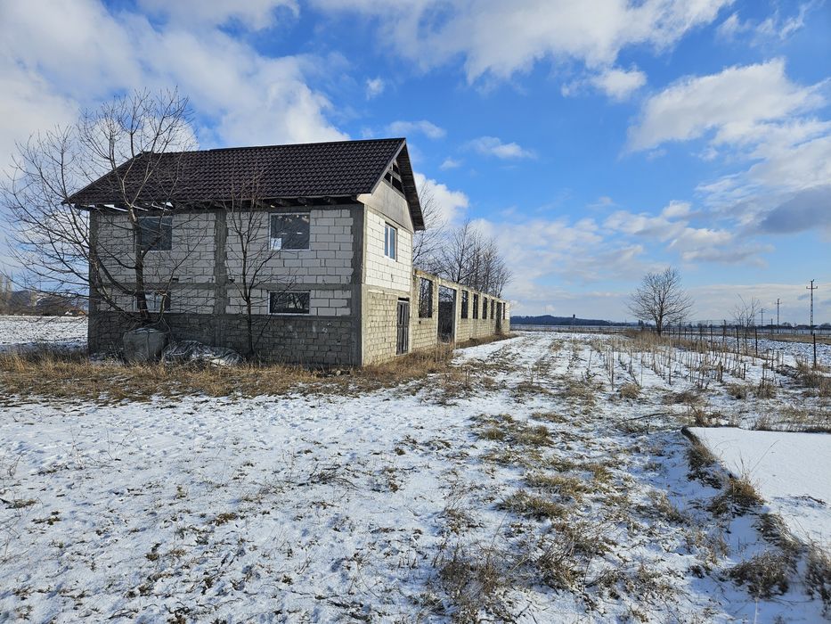 Vând teren și clădire cu moara de grâu, porumb și urluiala în Bodesti ...