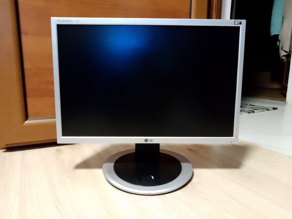 Монитор LG flatron L194ws гр. Ботевград • OLX.bg