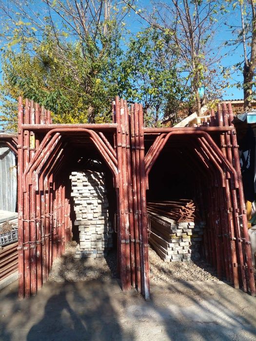 Schela metalica italiana și podine zincate Bertea • OLX.ro