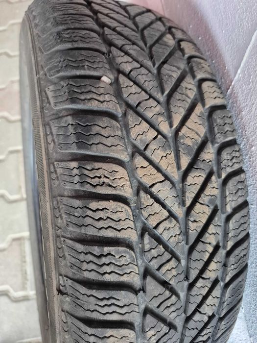 Vind cauciucuri iarna 195/65/15 Simleu Silvaniei • OLX.ro