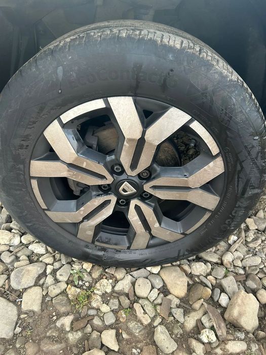 Jante originale de Dacia Duster an 2022 cu anvelope de vara pe 17 Sasca ...