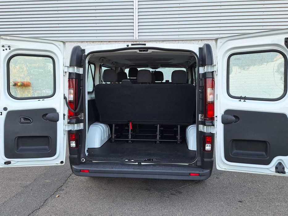 Renault Trafic 9 persoane Braila • OLX.ro