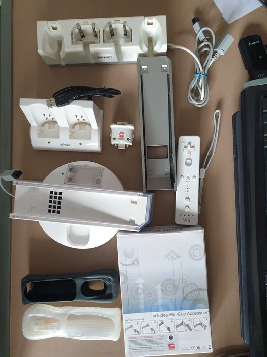 Consola Nintendo Wii modata cu 30 jocuri pe stick USB, accesorii ...