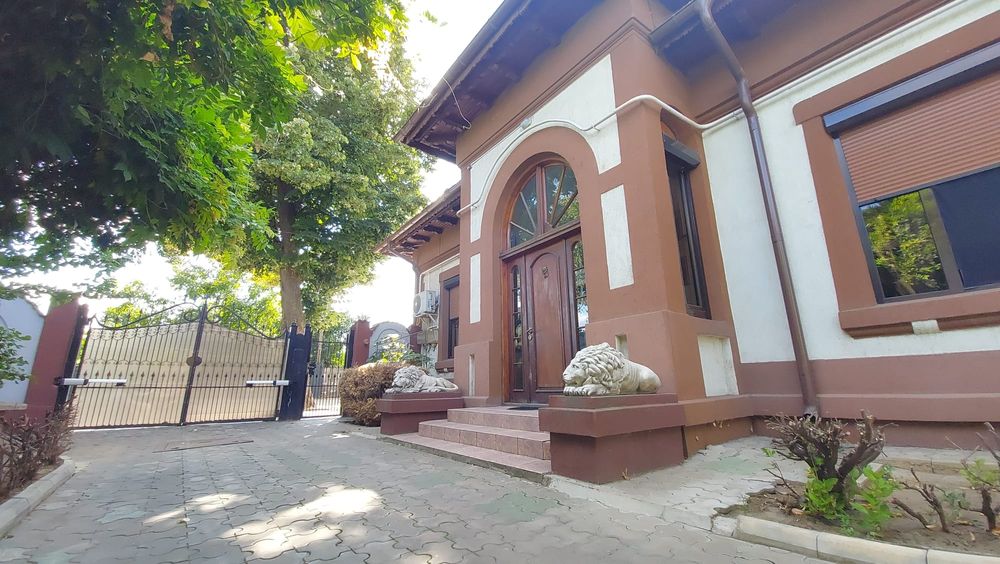 Casa-2 case alăturate cu curte generoasa. Posibilitate rate 60 luni ...