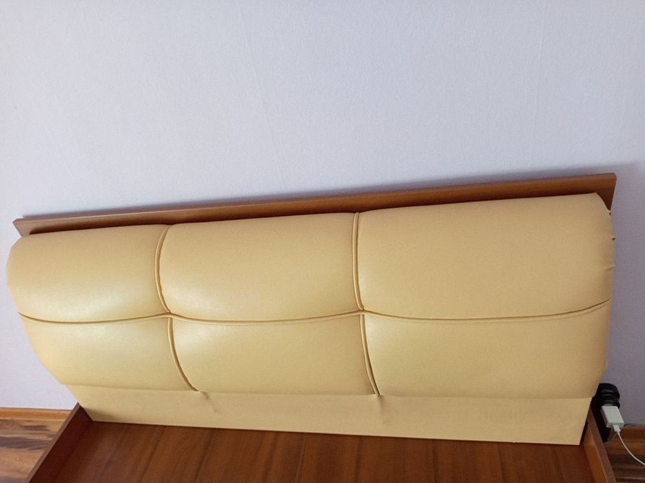 Спалня за матрак 144/200 табла с кожа гр. Бургас Славейков • OLX.bg