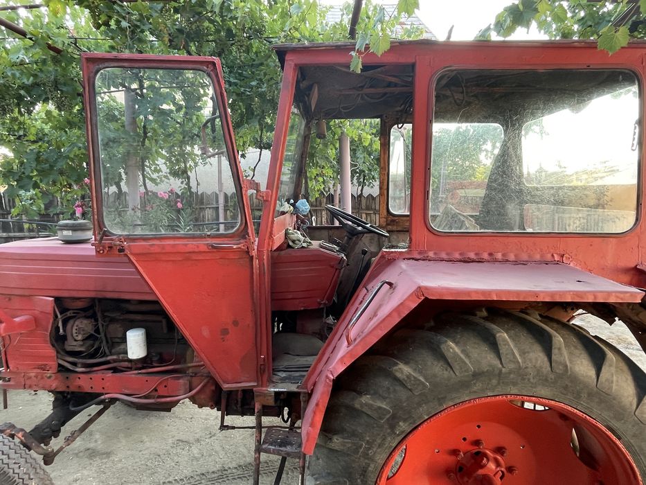 Tractor U650 + masini agricole Albesti • OLX.ro